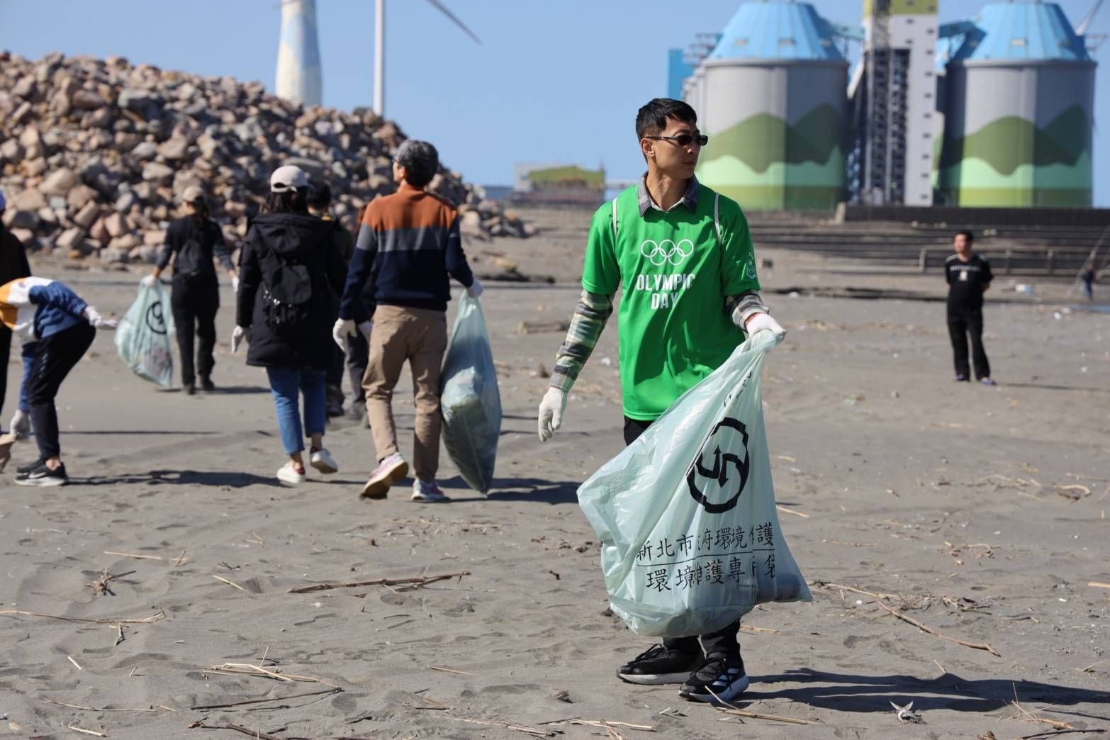 OCA » CTOC leads beach cleanup campaign for athletes and public